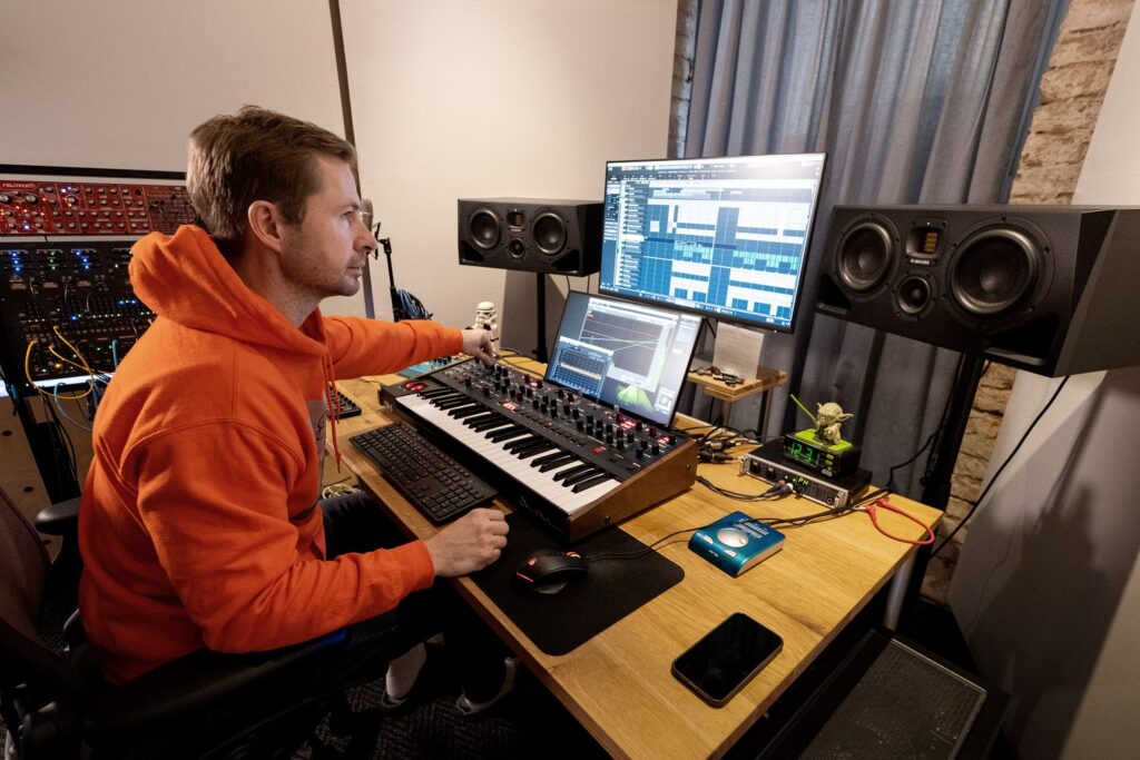 ADAM Audio - A77H Active Studio Monitor (Midfield)